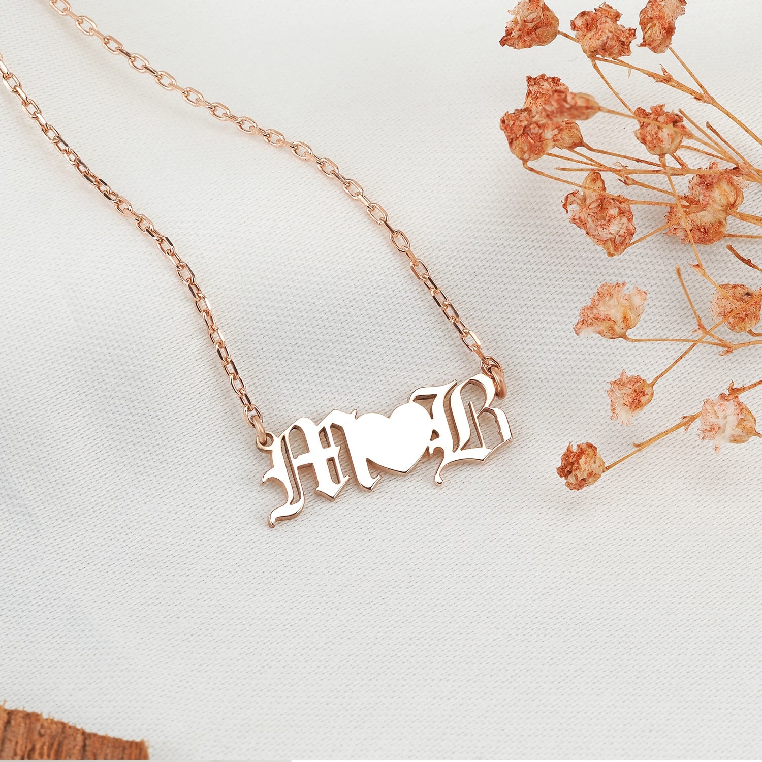 Moms Necklace Gold Heart with Initials Custom Gift | JFW – JewelsForWomen
